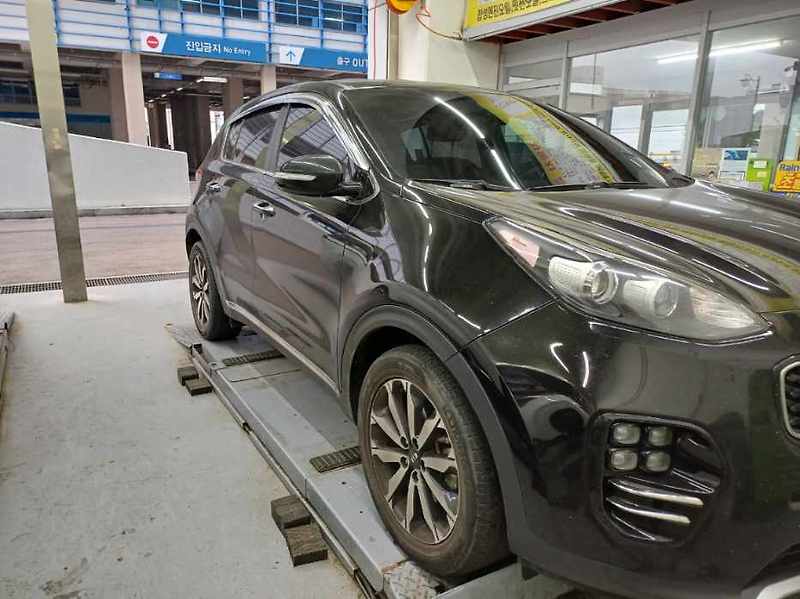 스포티지 자동차 문이 잠겨서 열리지 않음 스포티지 차 문이 안에서 밖에서 모두 안 열림차 문 잠금장치 고장 수리차 문 도어록 고장 수리차 문이 안밖으로 안 열림