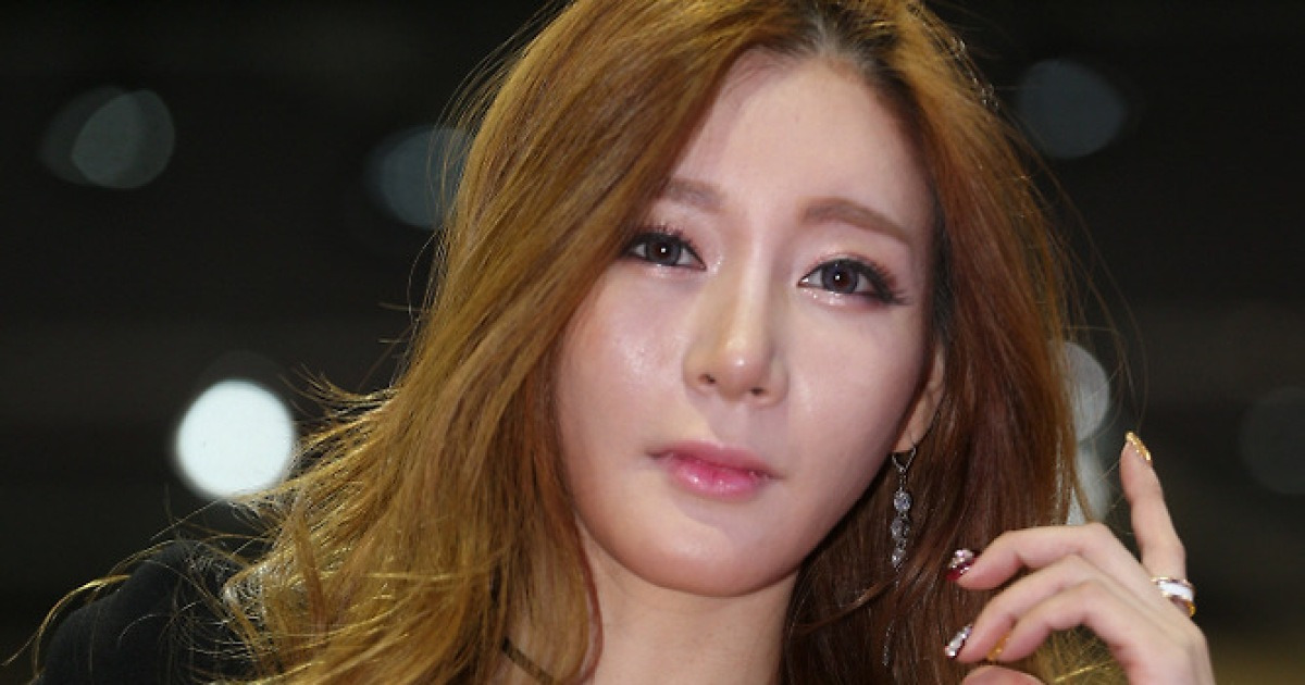 [포토]'모터쇼의 꽃' 레이싱모델의 아찔한 섹시라인 11-181