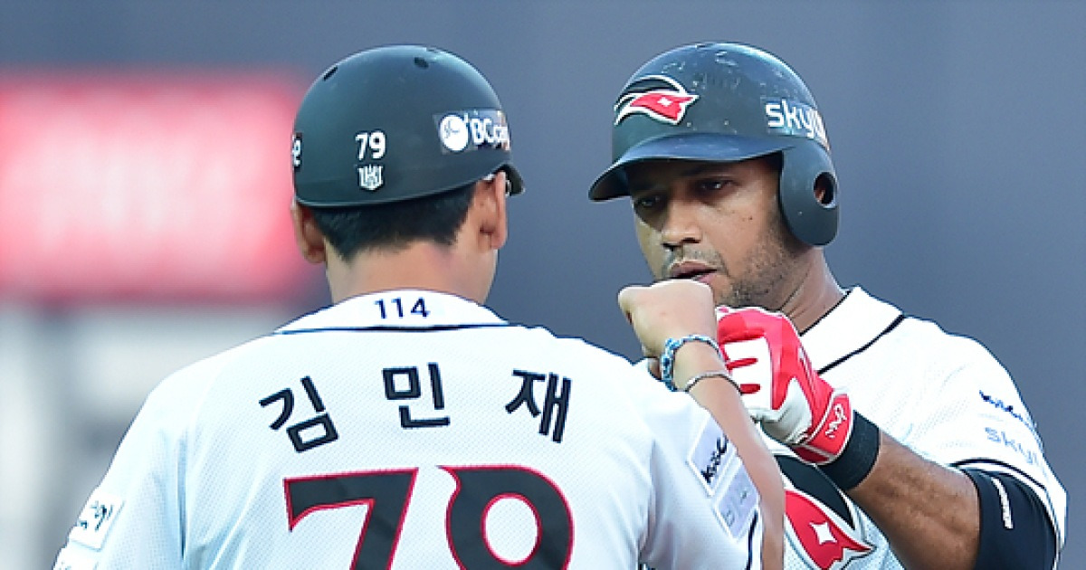 '선발 전원 안타' kt, KIA 꺾고 승률 3할 돌파