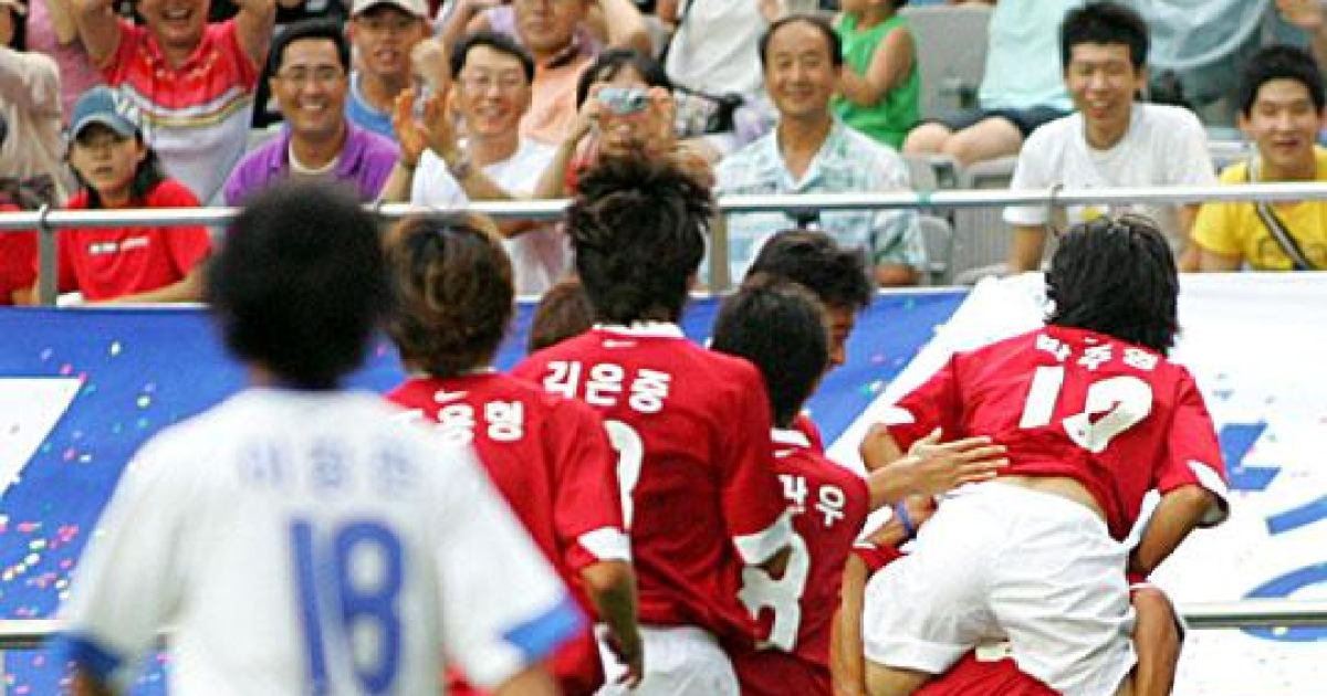 [사진]등에 업힌 박주영