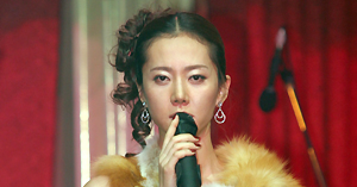 염정아 부산서 섹시 카바레 가수 깜짝 변신 부산영화제