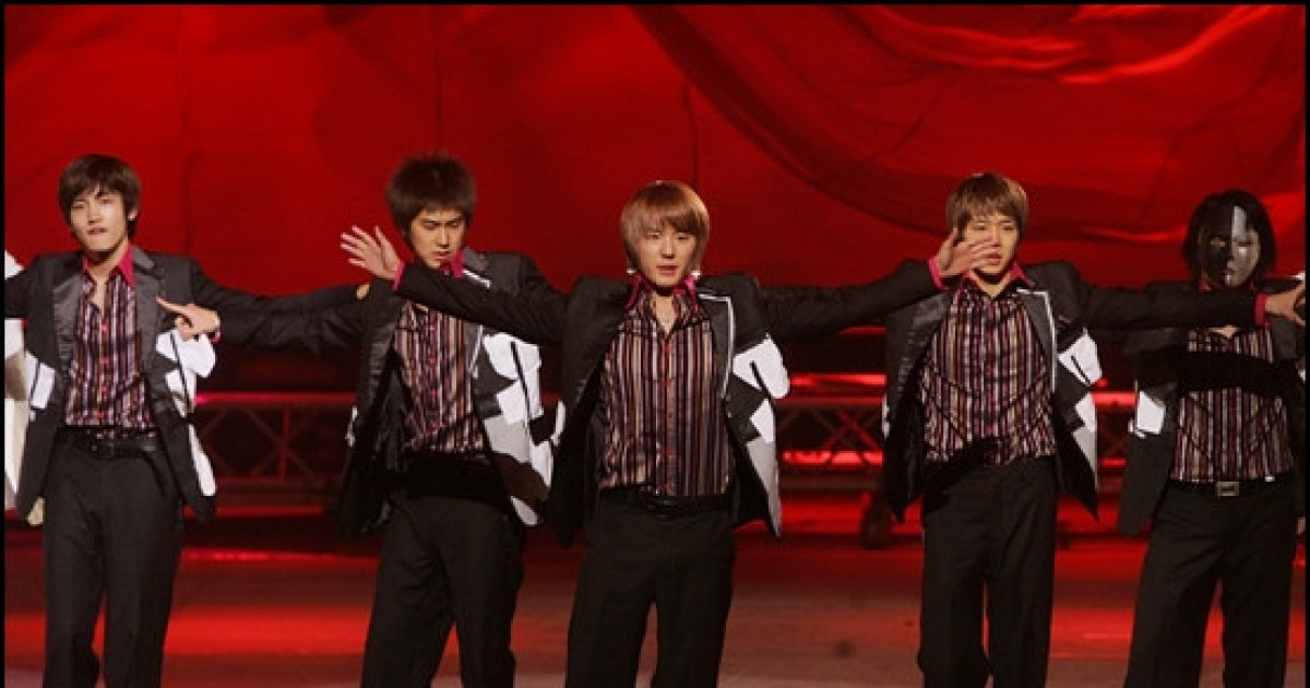 동방신기, '2005 KBS 가요대상'서 '올해의 가수상' 수상