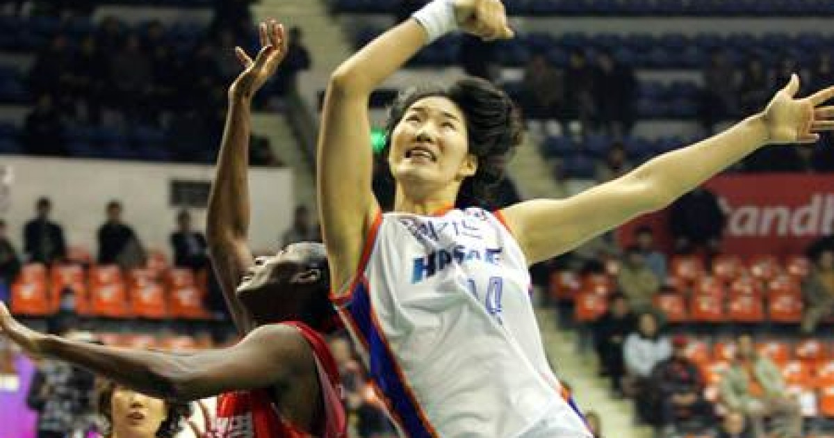 [사진]김계령,'뒤에서 받아!'