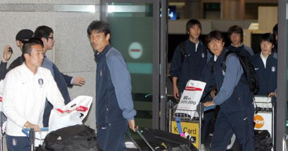 [사진]입국장을 나서는 국가대표 선수들