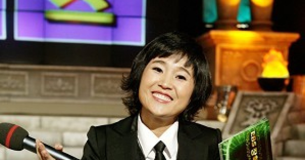 송은이, EBS '장학퀴즈' MC 컴백