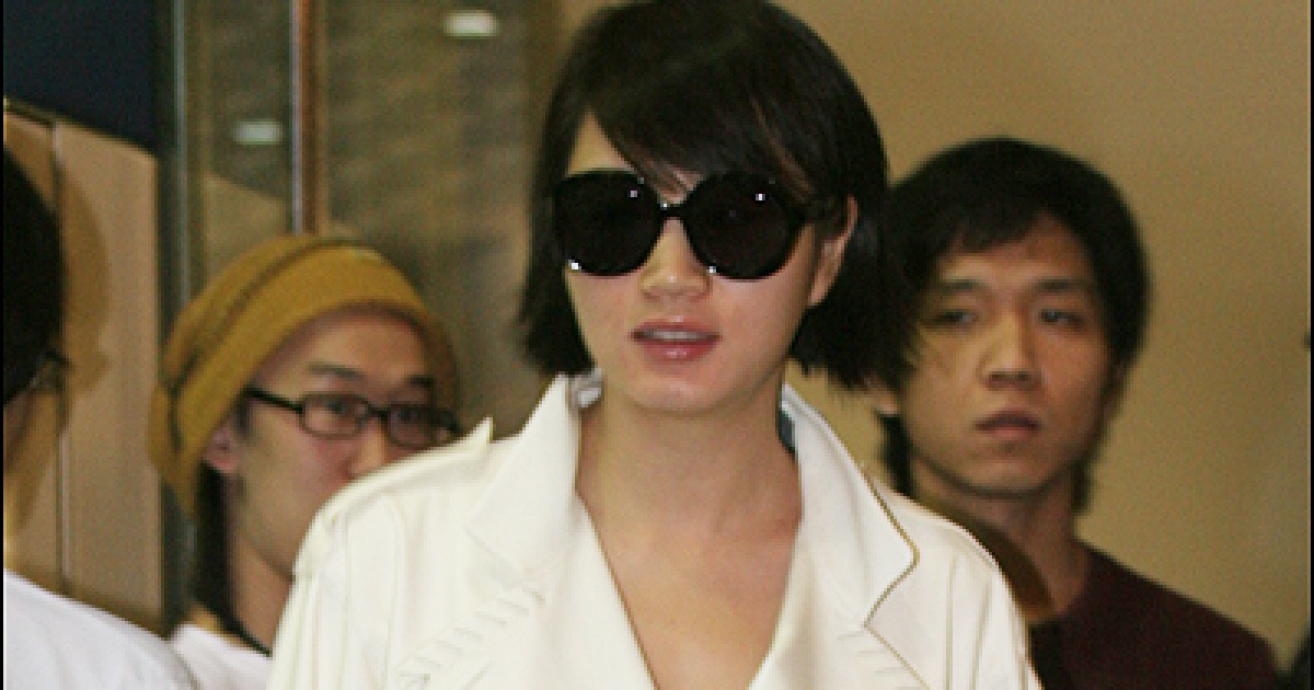 [포토엔]역시 화려한 김혜수 "패션쇼 늦었어요"