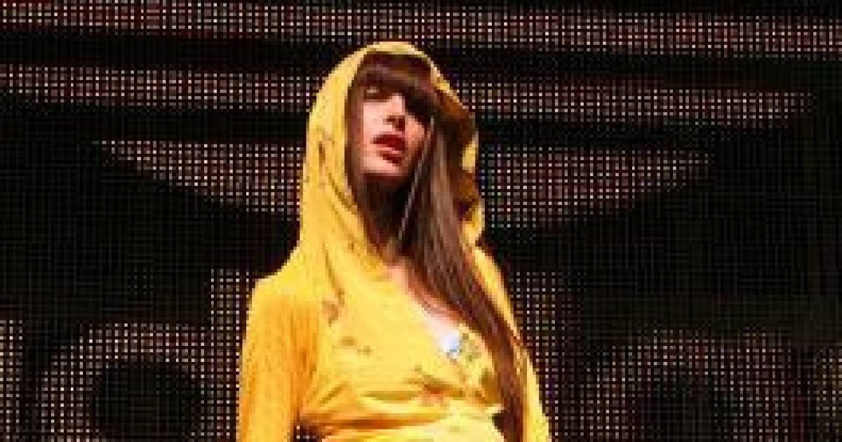 늘씬한 모델의 포즈