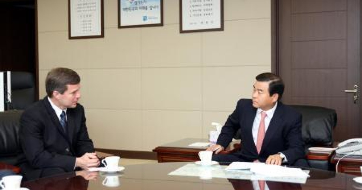 서정석 용인시장, 봄바디어사 레이 베틀러 사장 접견