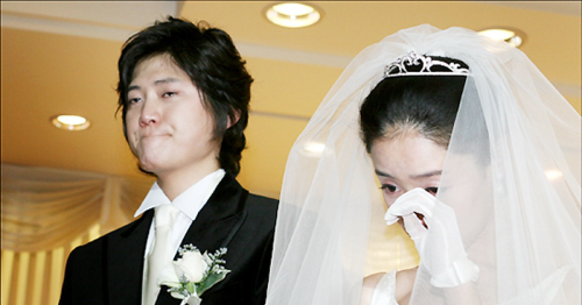 [포토엔]고두옥-최효선 '길러주신 부모님 생각하면 눈물이~'