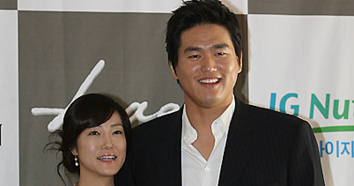 '약혼' 최희섭, "나이아가라 폭포서 프로포즈"