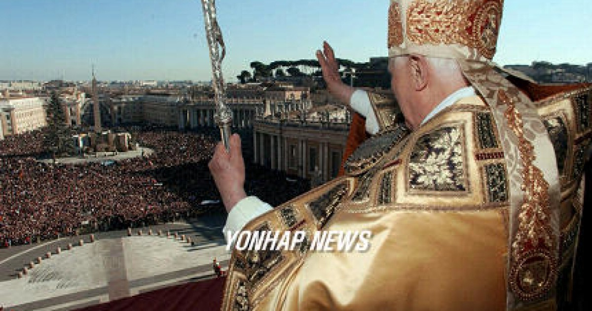 VATICAN POPE BENEDICT CHRISTMAS MESSAGE