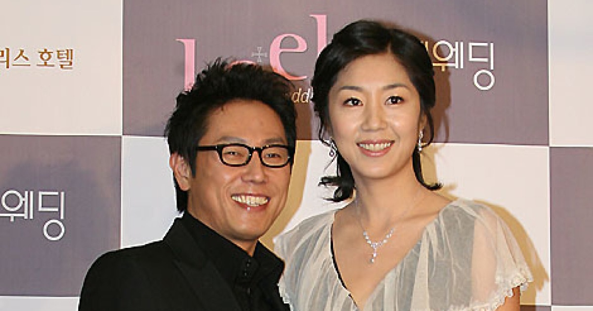 [사진]윤종신, '키 차이가 좀 나지요?'