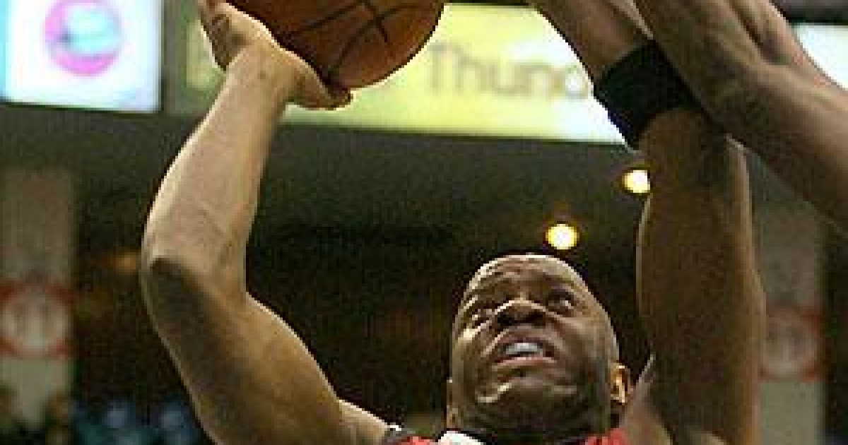 LG, 3점슛 19개 쏟아부으며 KTF 제압