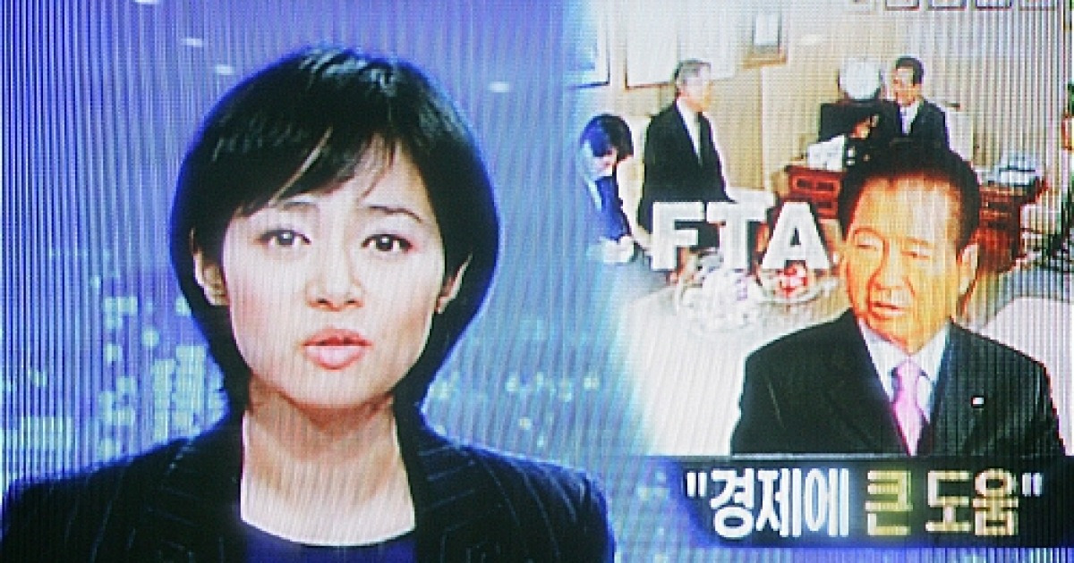 차분한 모습으로 주말 9시 뉴스데스크 단독 진행하는 김주하 앵커