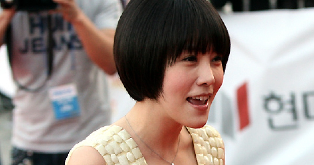 [사진] 파격 의상 김정은, '너무 과했나'