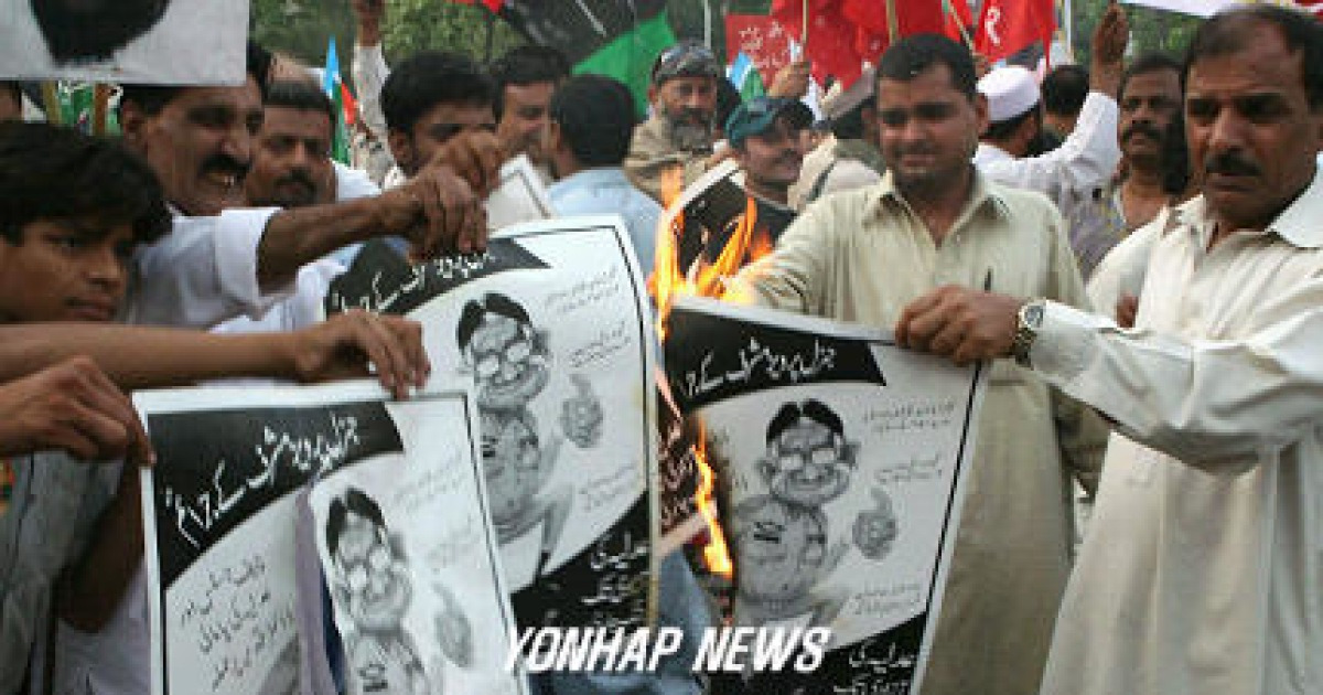 PAKISTAN JUDICIAL CRISIS (AP)