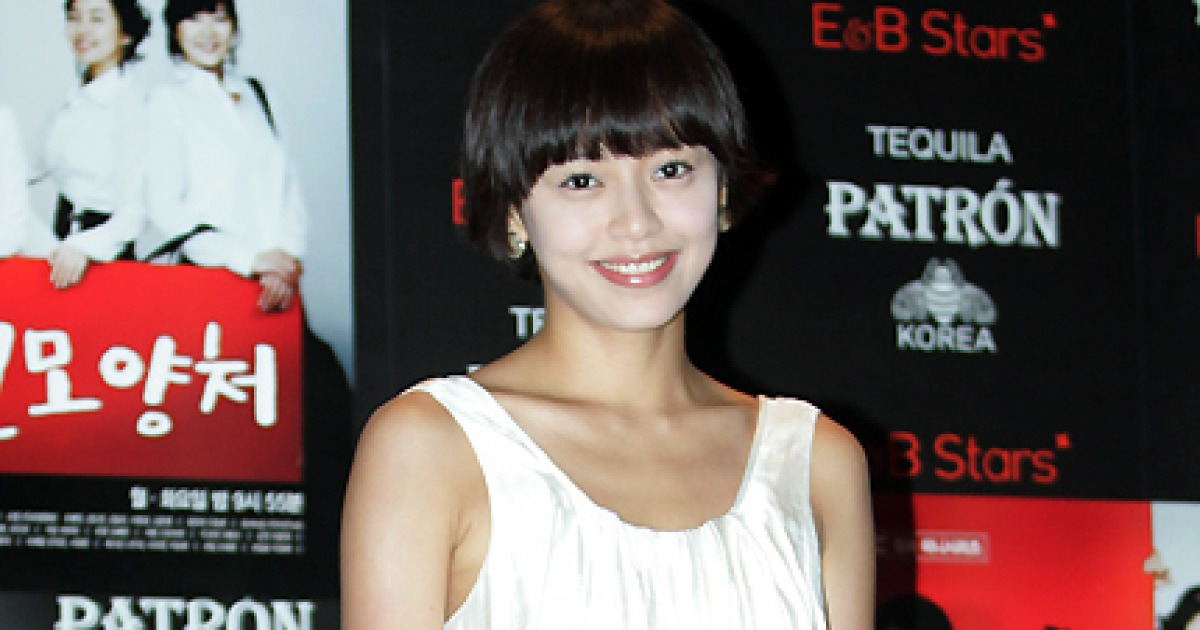 [사진]강성연,'하얀 미니드레스 잘 어울리나요?'