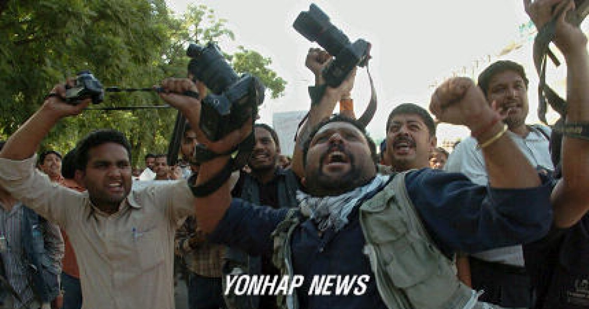 PAKISTAN JOURNALISTS DEATH THREATS