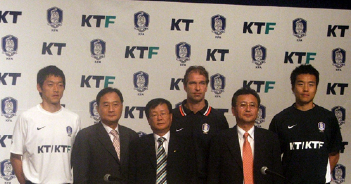 대표팀, 훈련복에 후원사 로고 박는다..KT-KTF와 136억원 계약