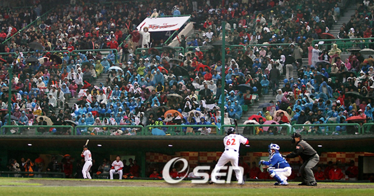 '인천 르네상스' SK, 32G만에 지난해 관중 돌파