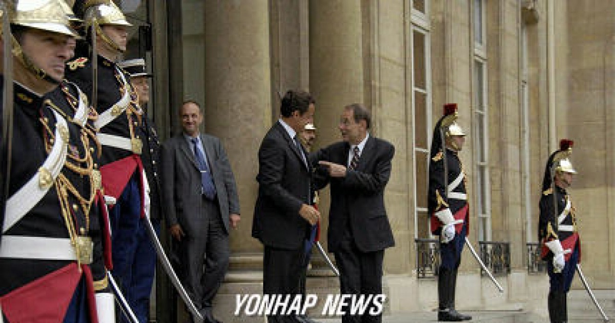FRANCE EU JAVIER SOLANA VISITS PRESIDENT SARKOZY