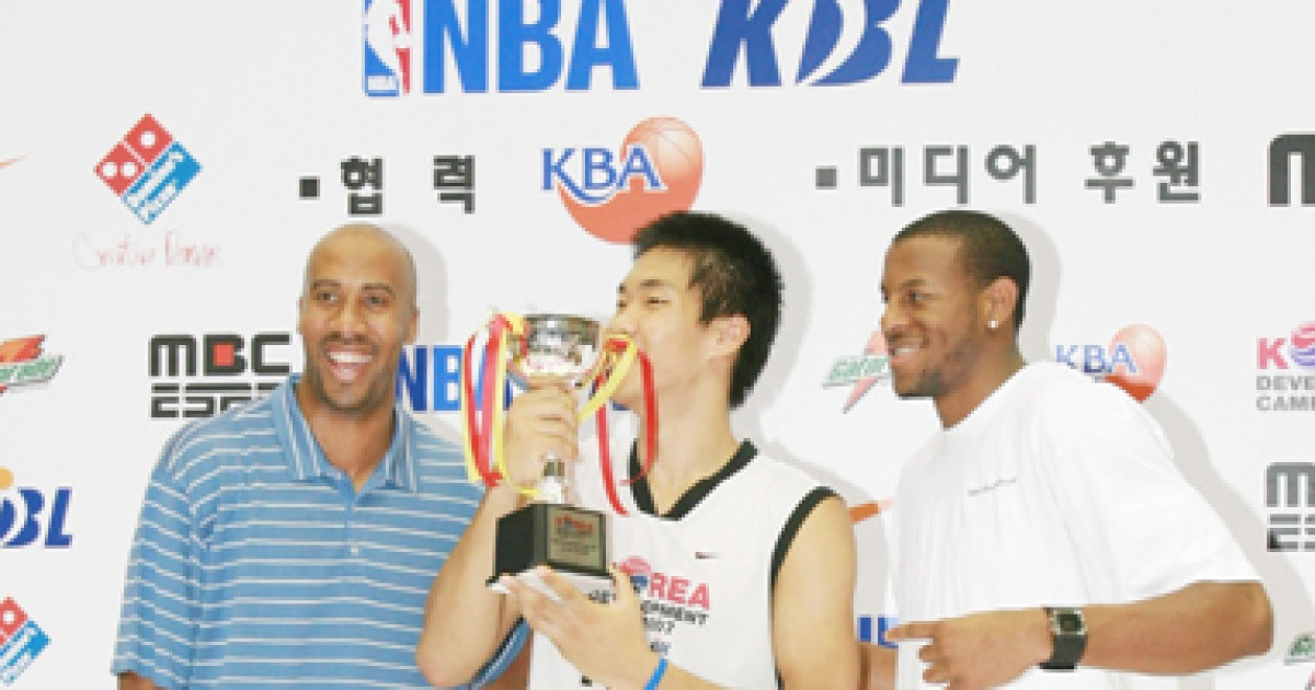 [NBA/KBL 캠프] 트로피에 키스