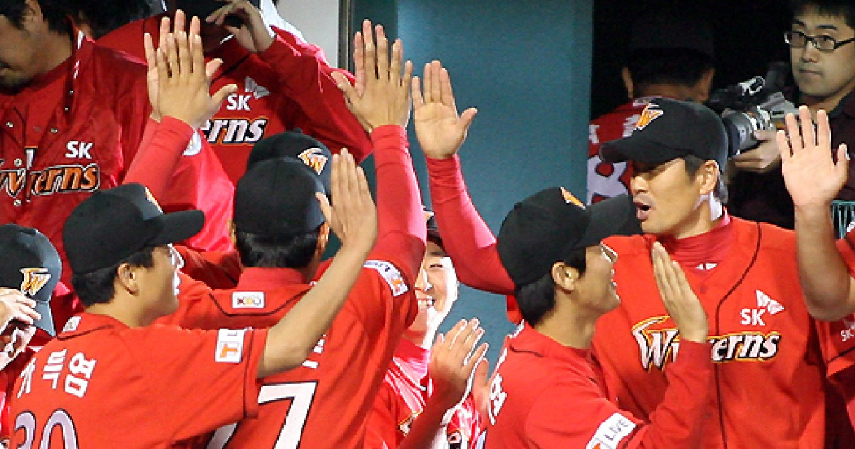 [사진]'우승의 기쁨을 누리는 SK 선수들'