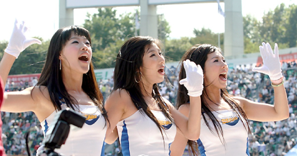 [사진]'두산의 승리를 위해 목청을 높여요!'