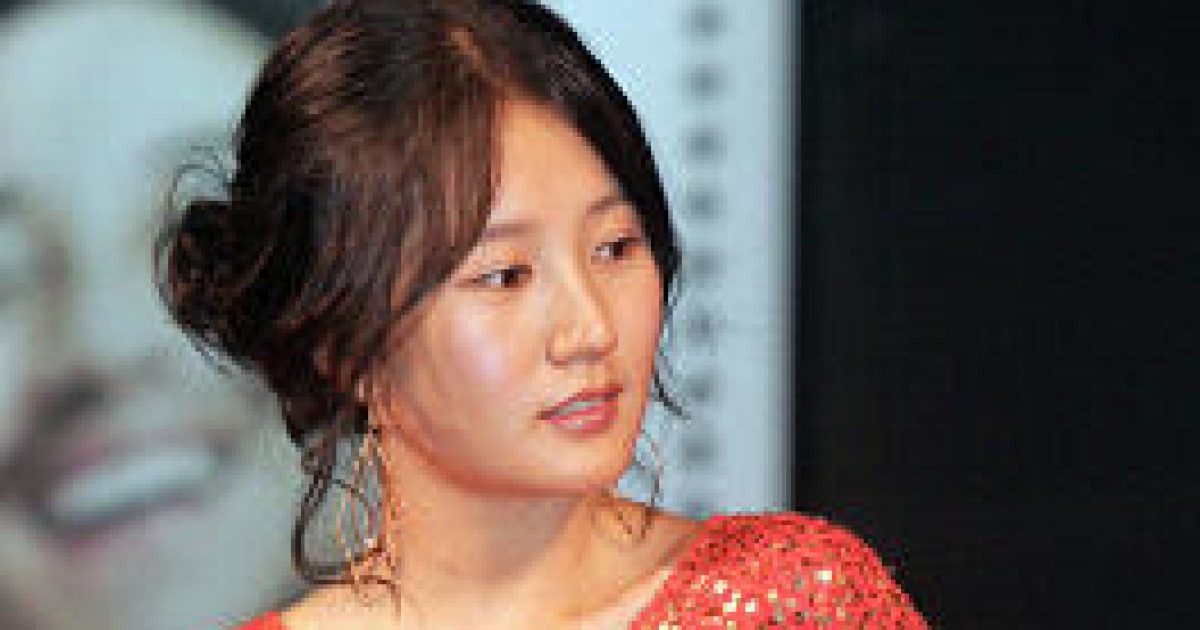 임정은, 짧은의상 불편하네!