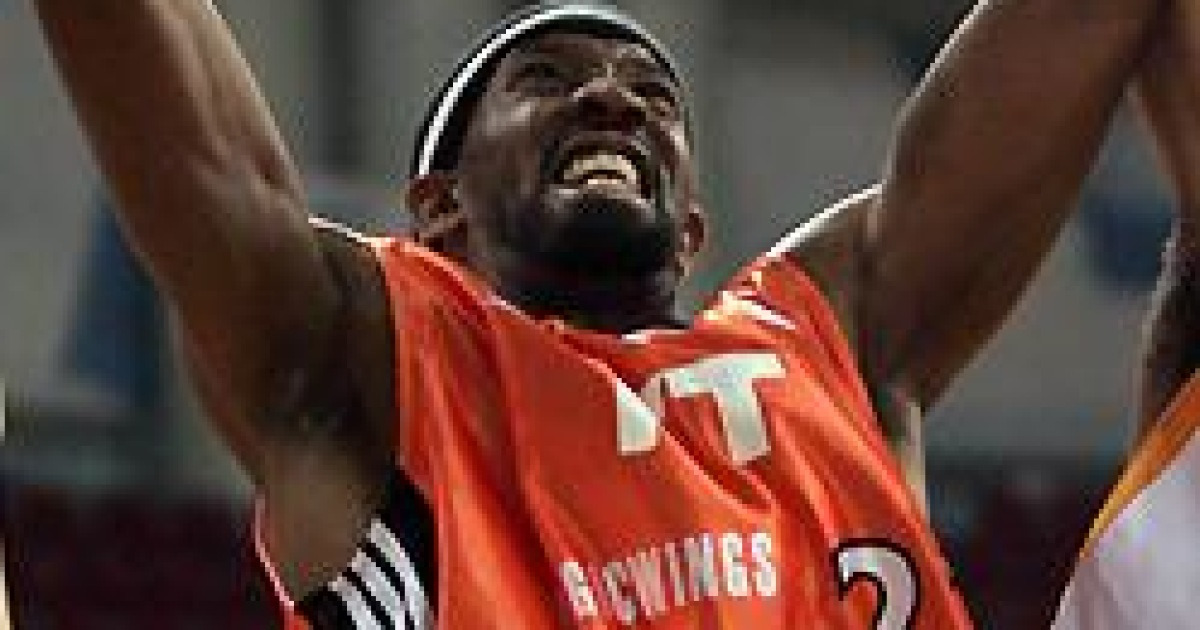 '미첼 버저비터 3점슛' KTF, LG에 재역전승