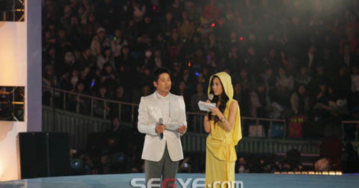 [포토on]2007 MKMF MC를 맡은 이다해는 '우비소녀?'