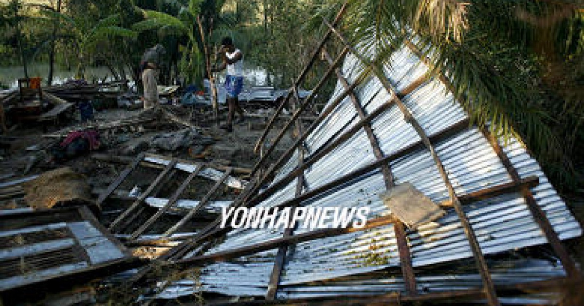 BANGLADESH CYCLONE AFTERMATH