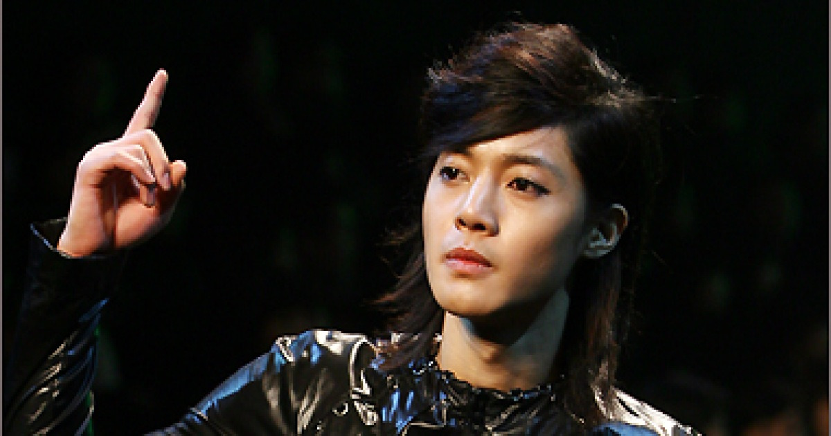 [MD포토] SS501 김현중, '모델로서 선보이는 독특한 포즈'