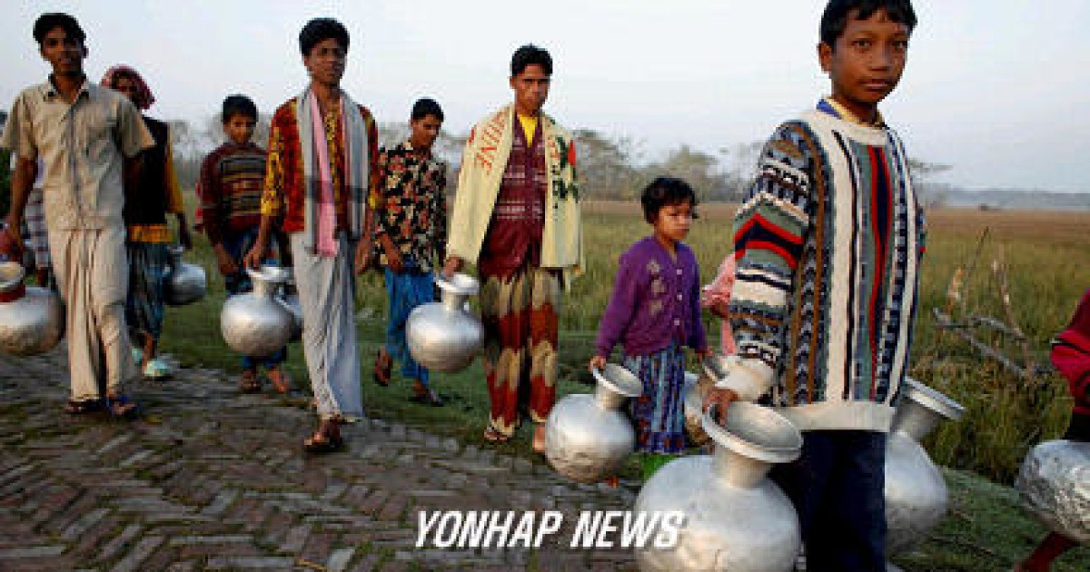 BANGLADESH CYCLONE AFTERMATH