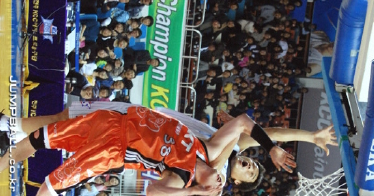 '서장훈 20점' KCC, KTF 꺾고 3연승 질주