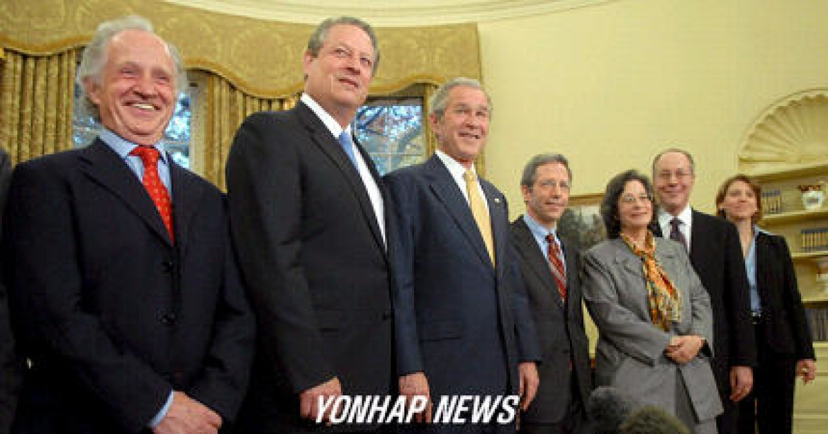 USA BUSH GORE NOBEL