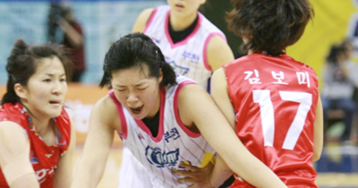 [WKBL] 나를 밀지 마라!