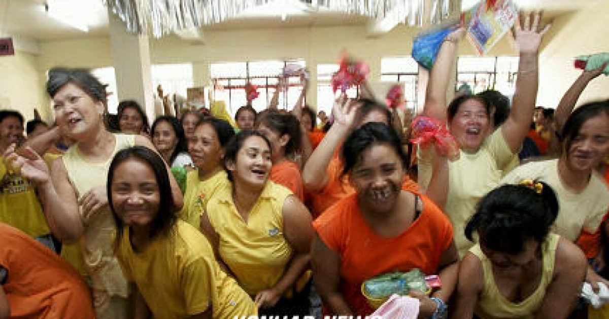 PHILIPPINES CHRISTMAS WOMEN INMATES