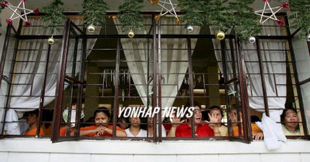 PHILIPPINES CHRISTMAS WOMEN INMATES