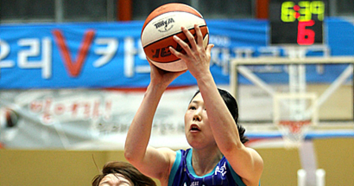 [WKBL] 폴짝 뛰어 슛!