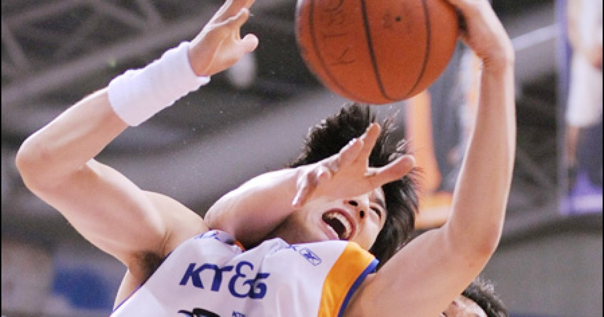 [프로농구] 주희정, 종료 6초전 역전 자유투..KT&G, KCC에 V