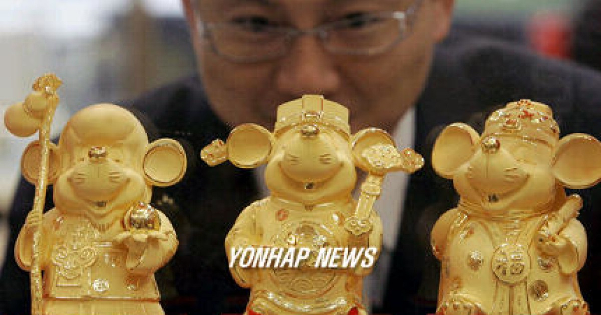 Hong Kong Closing Gold (AP)