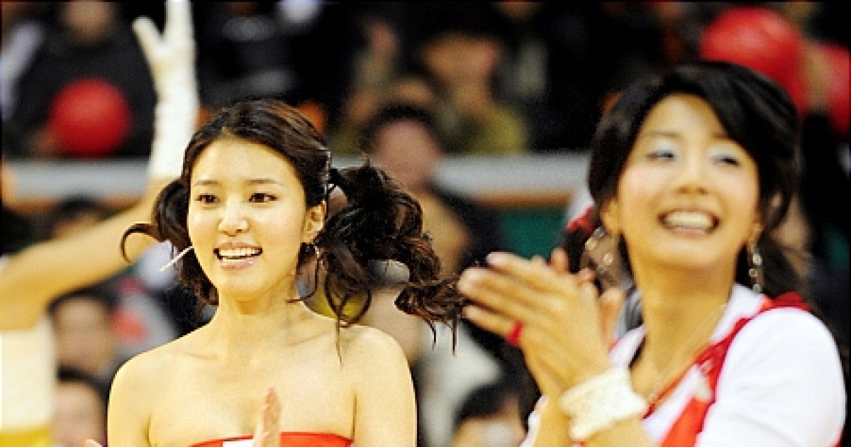 무한걸스 정시아, 박수를 치며