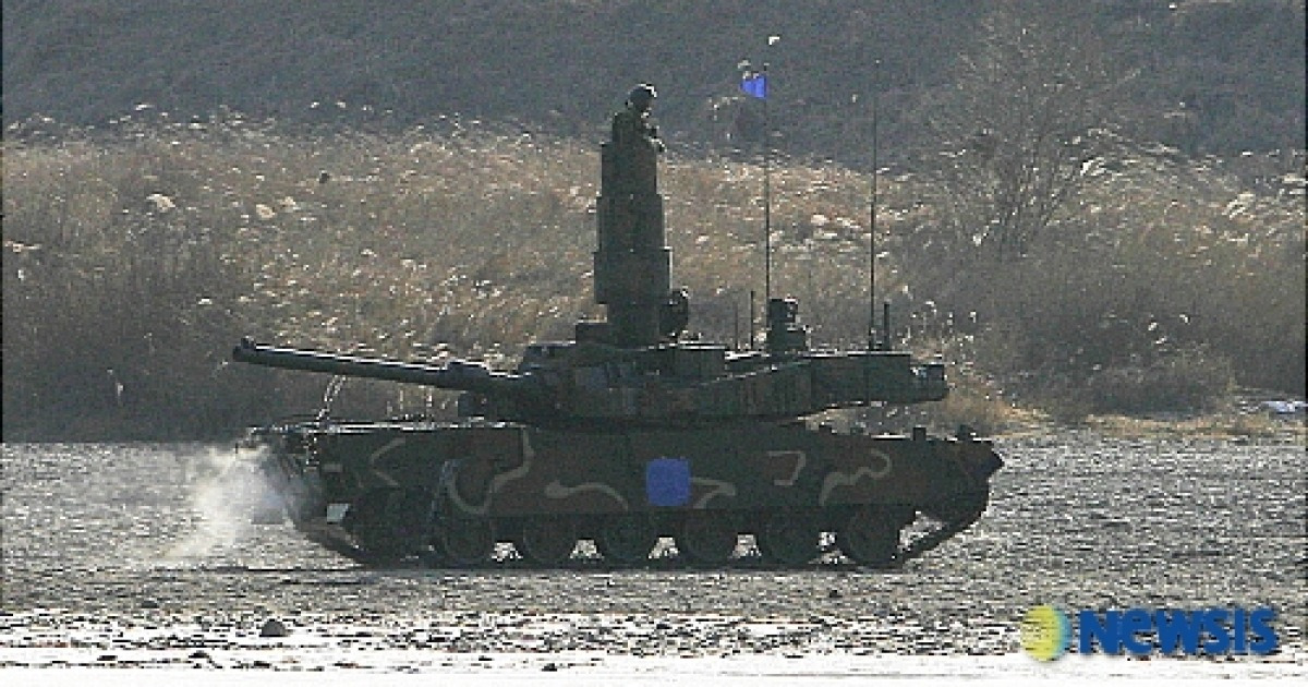 힘차게 돌진하는 XK2