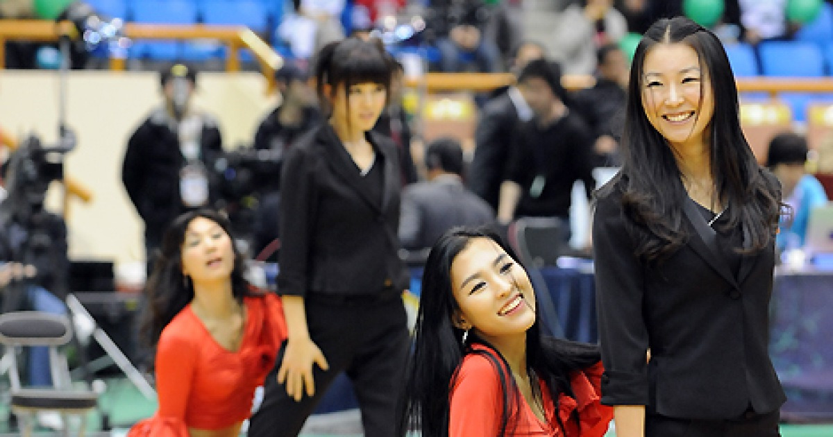 [사진]'여자끼리가 더 쑥스럽네'