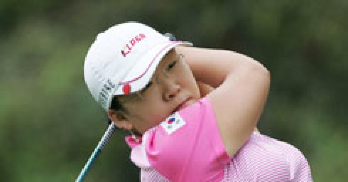 '역전의 명수' 신지애, OB내고도 JLPGA 첫승