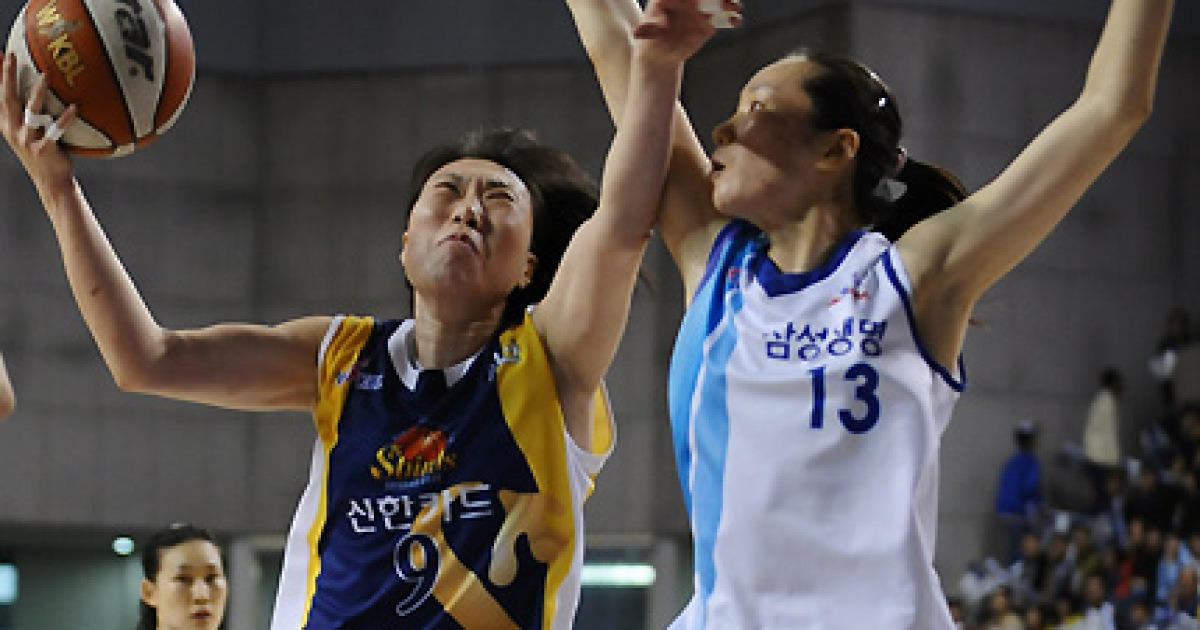 신한은행, 2년 연속 WKBL '완전 정복'