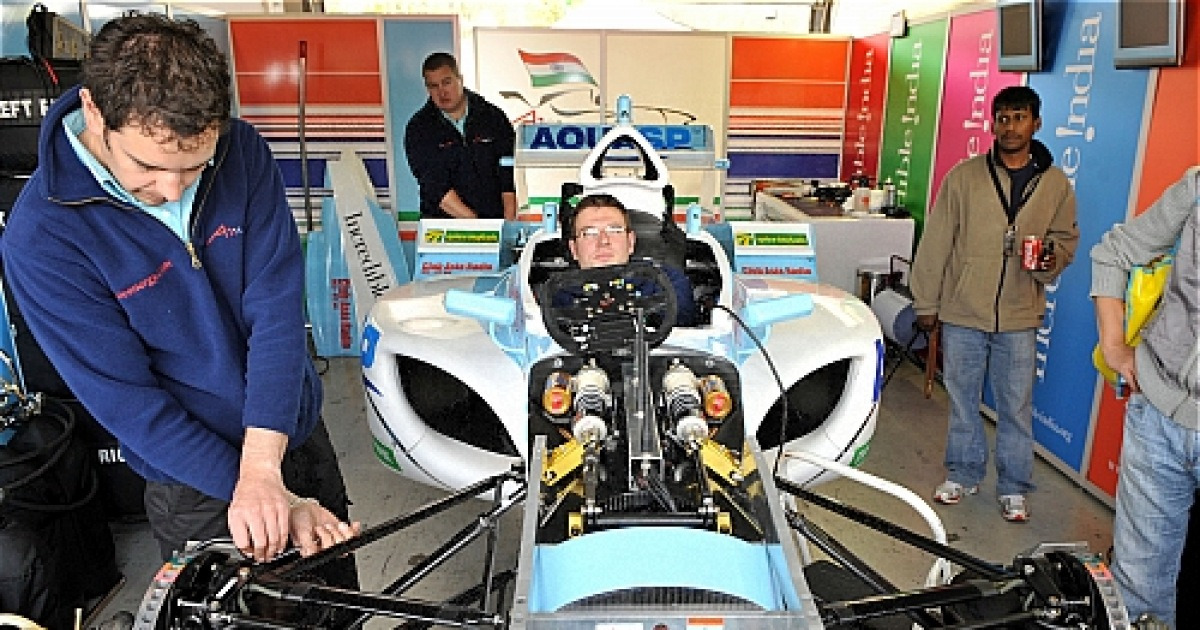 A1GP 경기준비하는 관계자들