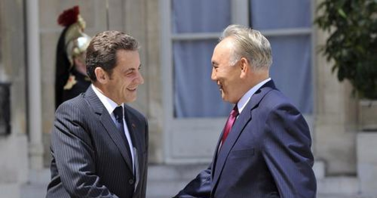 FRANCE PRESIDENT SARKOZY RECEIVES KAZAKHSTAN PRESIDENT