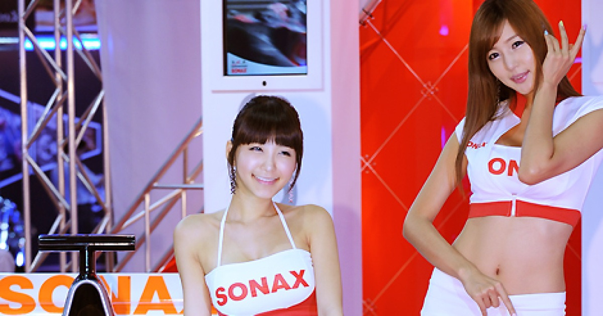 [사진]방은영-최유정,'F1카와 함께'